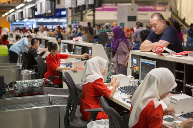 Charge Untuk Check-In di Kaunter AirAsia Naik Kepada RM 100 - Jomjalan